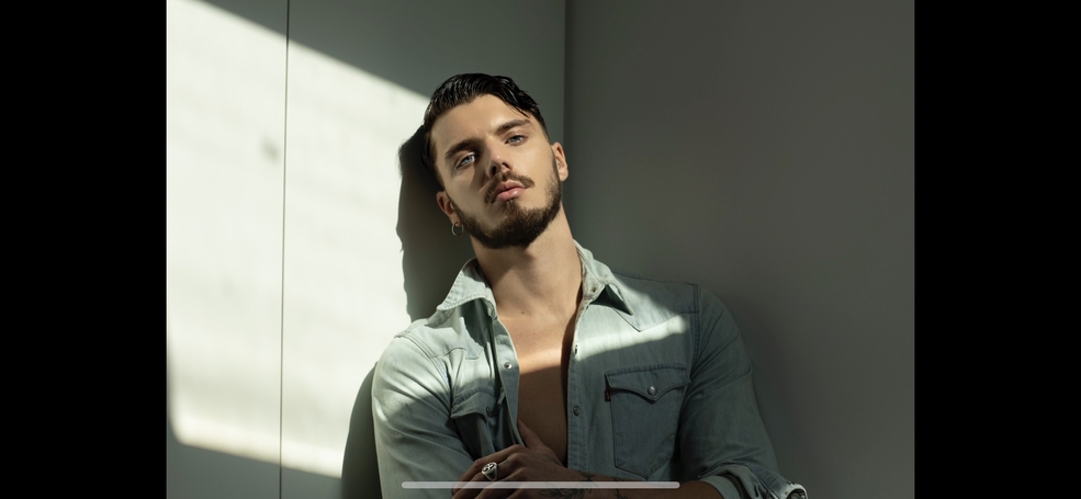 Découvrez Jonathan Jenvrin : danseur international et assistant ...